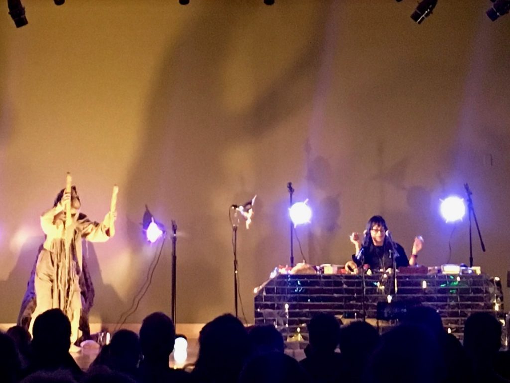 Breadwoman Appears in Santa Monica – Sequenza21